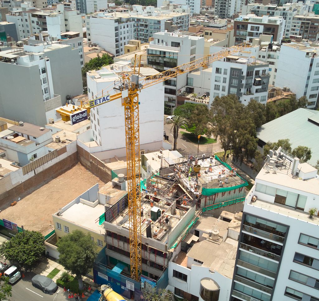 Tower Cranes Potain MC 68 for sale in Peru, Villa el Salvador